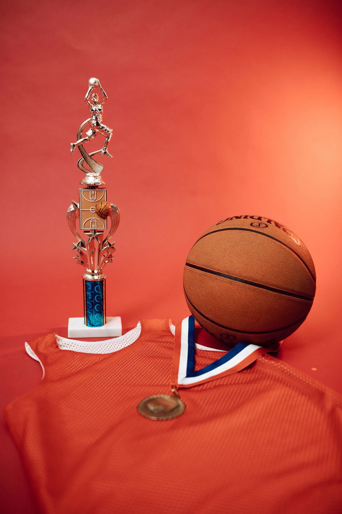 Comparing Award Types: When to Choose Medals vs. Trophies vs. Plaques ...